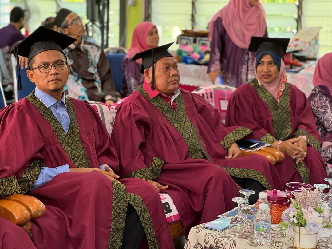 6 Februari 2024 (Selasa) @ Merasmikan Majlis Apresiasi dan Graduasi ...